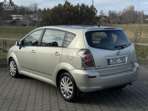 Grey Toyota Corolla Verso 2006 in Silute, with an engine capacity of 2.20 L and mileage of 358 thousand km for 1450 €, photo 6 on AUTOMOTO.COM.LV