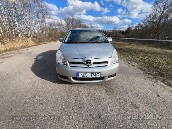 Grey Toyota Corolla Verso 2006 in Voru, with an engine capacity of 2.20 L and mileage of 0 thousand km for 1700 €, photo 3 on AUTOMOTO.COM.LV