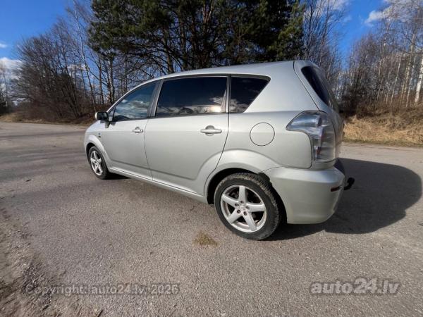 Grey Toyota Corolla Verso 2006 in Voru, with an engine capacity of 2.20 L and mileage of 0 thousand km for 1700 €, photo 5 on AUTOMOTO.COM.LV