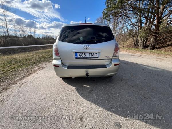 Grey Toyota Corolla Verso 2006 in Voru, with an engine capacity of 2.20 L and mileage of 0 thousand km for 1700 €, photo 6 on AUTOMOTO.COM.LV