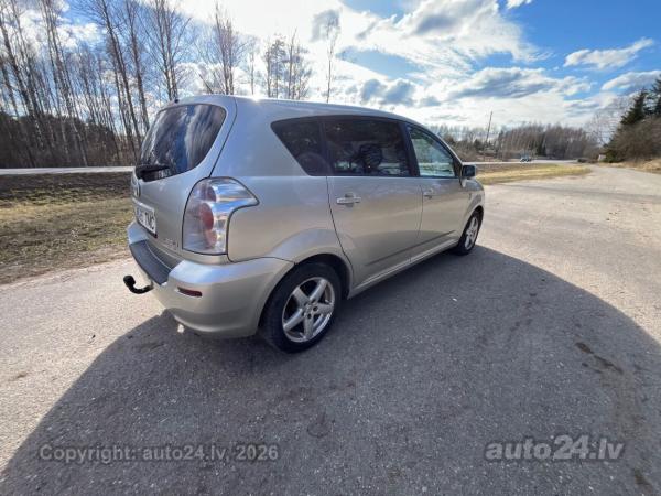 Grey Toyota Corolla Verso 2006 in Voru, with an engine capacity of 2.20 L and mileage of 0 thousand km for 1700 €, photo 7 on AUTOMOTO.COM.LV