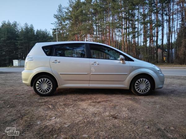Grey Toyota Corolla Verso 2006 in Vilnius, with an engine capacity of 2.20 L and mileage of 196 thousand km for 1400 €, photo 1 on AUTOMOTO.COM.LV