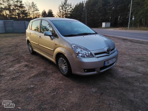 Grey Toyota Corolla Verso 2006 in Vilnius, with an engine capacity of 2.20 L and mileage of 196 thousand km for 1400 €, photo 3 on AUTOMOTO.COM.LV