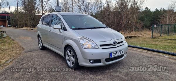 Pelēks Toyota Corolla Verso 2006 Tallina, ar dzinēja tilpumu 2.20 L un nobraukumu 330 tūkst. km par 1299 €, foto 1 vietnē AUTOMOTO.COM.LV