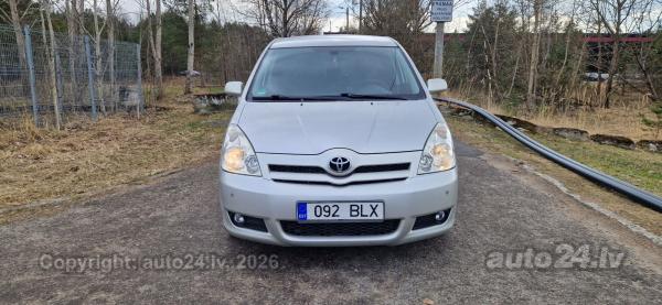 Pelēks Toyota Corolla Verso 2006 Tallina, ar dzinēja tilpumu 2.20 L un nobraukumu 330 tūkst. km par 1299 €, foto 2 vietnē AUTOMOTO.COM.LV
