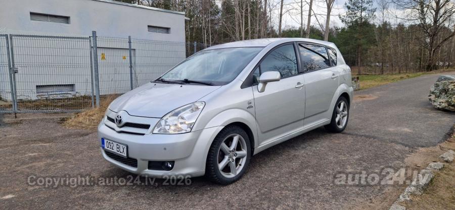 Pelēks Toyota Corolla Verso 2006 Tallina, ar dzinēja tilpumu 2.20 L un nobraukumu 330 tūkst. km par 1299 €, foto 4 vietnē AUTOMOTO.COM.LV