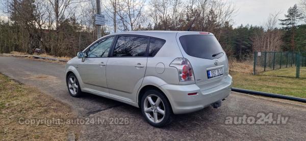 Pelēks Toyota Corolla Verso 2006 Tallina, ar dzinēja tilpumu 2.20 L un nobraukumu 330 tūkst. km par 1299 €, foto 6 vietnē AUTOMOTO.COM.LV
