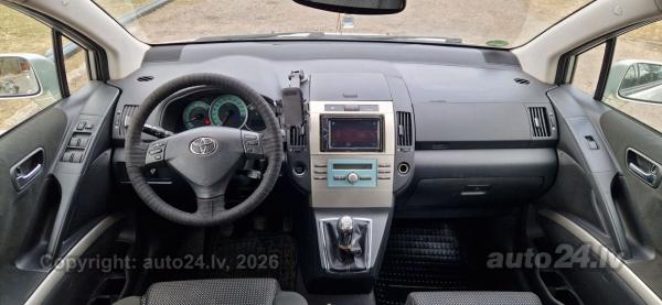 Pelēks Toyota Corolla Verso 2006 Tallina, ar dzinēja tilpumu 2.20 L un nobraukumu 330 tūkst. km par 1299 €, foto 7 vietnē AUTOMOTO.COM.LV