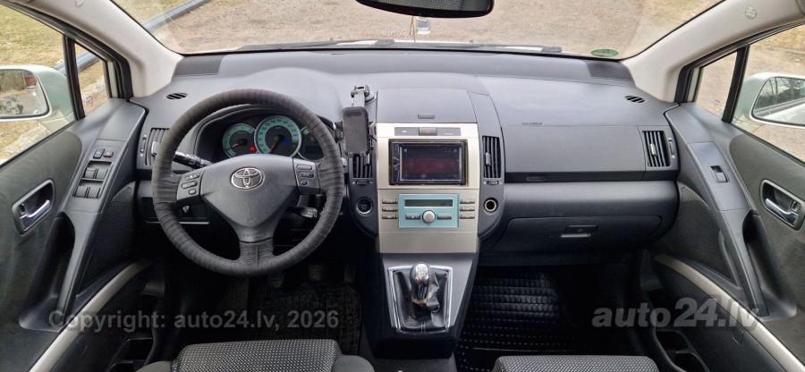 Pelēks Toyota Corolla Verso 2006 Tallina, ar dzinēja tilpumu 2.20 L un nobraukumu 330 tūkst. km par 1299 €, foto 8 vietnē AUTOMOTO.COM.LV