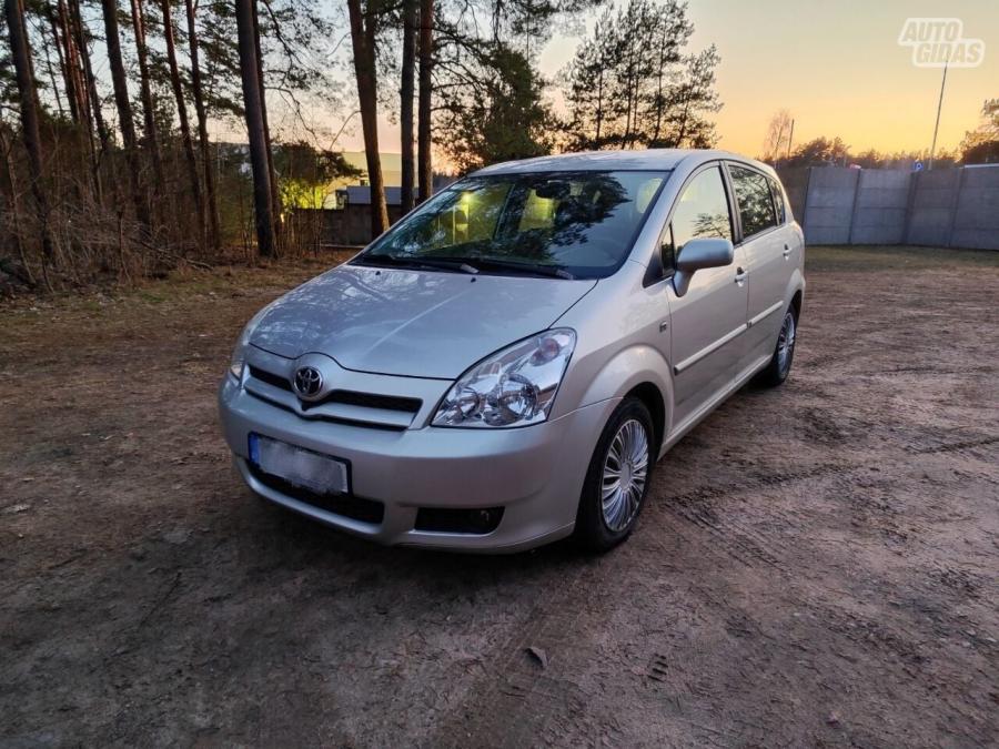 Grey Toyota Corolla Verso 2006 in Vilnius, with an engine capacity of 2.20 L and mileage of 196 thousand km for 1500 €, photo 1 on AUTOMOTO.COM.LV