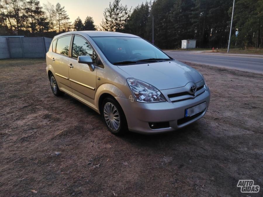 Grey Toyota Corolla Verso 2006 in Vilnius, with an engine capacity of 2.20 L and mileage of 196 thousand km for 1500 €, photo 4 on AUTOMOTO.COM.LV