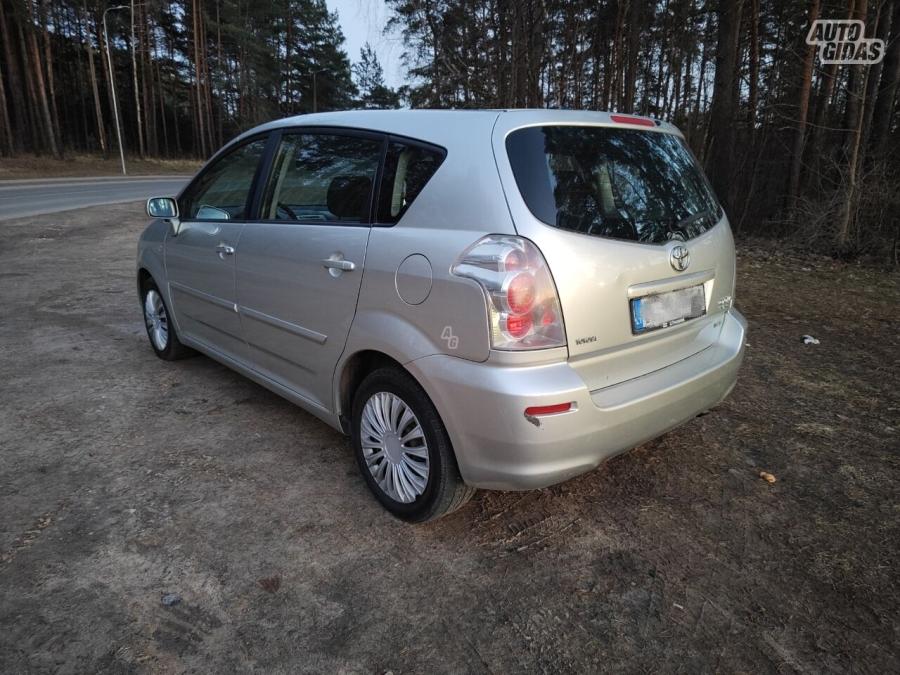 Grey Toyota Corolla Verso 2006 in Vilnius, with an engine capacity of 2.20 L and mileage of 196 thousand km for 1500 €, photo 6 on AUTOMOTO.COM.LV