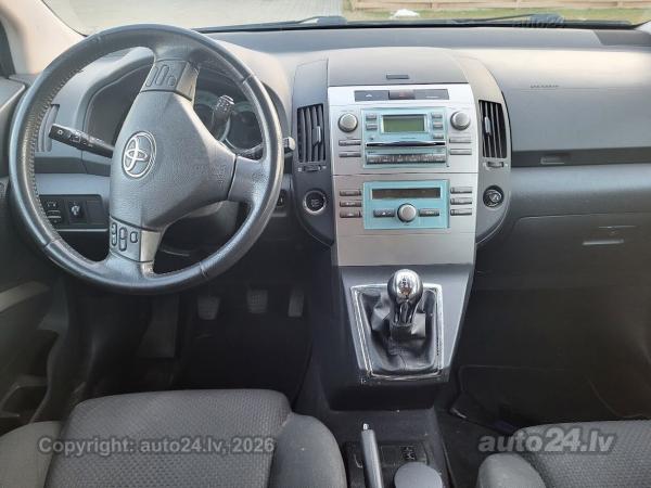Pelēks Toyota Corolla Verso 2006 Pērnava, ar dzinēja tilpumu 1.80 L un nobraukumu 234 tūkst. km par 2590 €, foto 1 vietnē AUTOMOTO.COM.LV