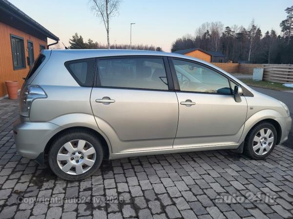 Pelēks Toyota Corolla Verso 2006 Pērnava, ar dzinēja tilpumu 1.80 L un nobraukumu 234 tūkst. km par 2590 €, foto 4 vietnē AUTOMOTO.COM.LV