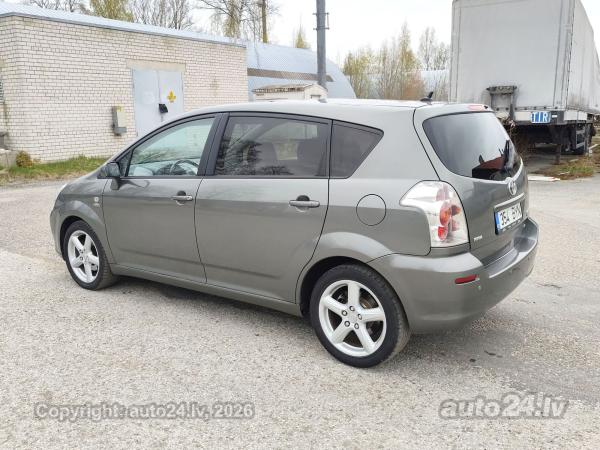 Pelēks Toyota Corolla Verso 2006 Tartu, ar dzinēja tilpumu 2.20 L un nobraukumu 200 tūkst. km par 2650 €, foto 3 vietnē AUTOMOTO.COM.LV