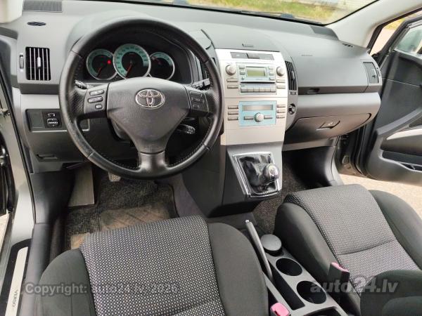 Pelēks Toyota Corolla Verso 2006 Tartu, ar dzinēja tilpumu 2.20 L un nobraukumu 200 tūkst. km par 2650 €, foto 8 vietnē AUTOMOTO.COM.LV