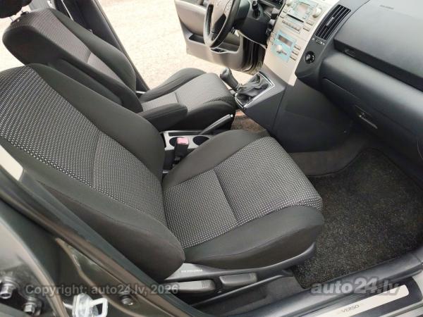 Pelēks Toyota Corolla Verso 2006 Tartu, ar dzinēja tilpumu 2.20 L un nobraukumu 200 tūkst. km par 2650 €, foto 9 vietnē AUTOMOTO.COM.LV