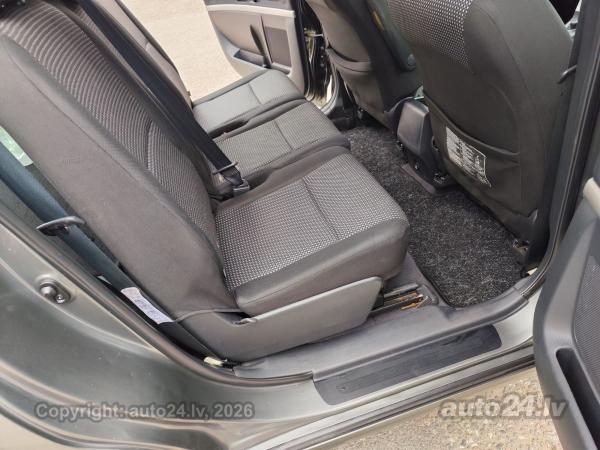 Pelēks Toyota Corolla Verso 2006 Tartu, ar dzinēja tilpumu 2.20 L un nobraukumu 200 tūkst. km par 2650 €, foto 10 vietnē AUTOMOTO.COM.LV