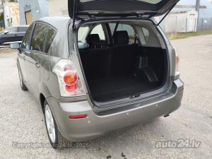 Pelēks Toyota Corolla Verso 2006 Tartu, ar dzinēja tilpumu 2.20 L un nobraukumu 200 tūkst. km par 2650 €, foto 13 vietnē AUTOMOTO.COM.LV