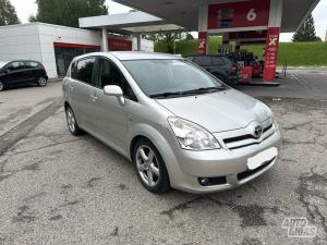 Grey Toyota Corolla Verso 2006 in Kaunas, with an engine capacity of 2.20 L and mileage of 230 thousand km for 3200 €, photo  on AUTOMOTO.COM.LV