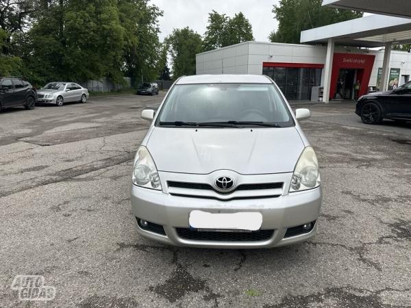Grey Toyota Corolla Verso 2006 in Kaunas, with an engine capacity of 2.20 L and mileage of 230 thousand km for 3200 €, photo 2 on AUTOMOTO.COM.LV