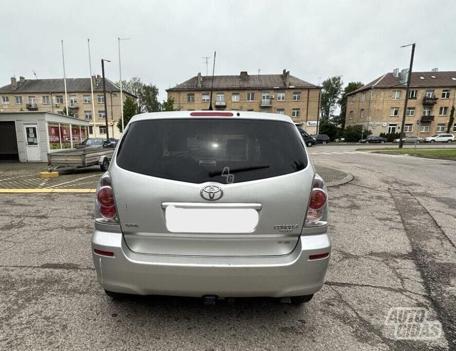 Grey Toyota Corolla Verso 2006 in Kaunas, with an engine capacity of 2.20 L and mileage of 230 thousand km for 3200 €, photo 7 on AUTOMOTO.COM.LV