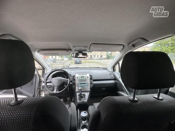 Grey Toyota Corolla Verso 2006 in Kaunas, with an engine capacity of 2.20 L and mileage of 230 thousand km for 3200 €, photo 7 on AUTOMOTO.COM.LV