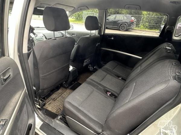 Grey Toyota Corolla Verso 2006 in Kaunas, with an engine capacity of 2.20 L and mileage of 230 thousand km for 3200 €, photo 8 on AUTOMOTO.COM.LV