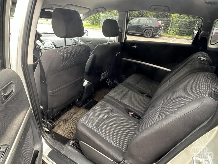 Grey Toyota Corolla Verso 2006 in Kaunas, with an engine capacity of 2.20 L and mileage of 230 thousand km for 3200 €, photo 9 on AUTOMOTO.COM.LV