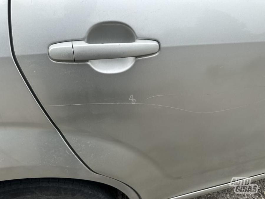 Grey Toyota Corolla Verso 2006 in Kaunas, with an engine capacity of 2.20 L and mileage of 230 thousand km for 3200 €, photo 12 on AUTOMOTO.COM.LV