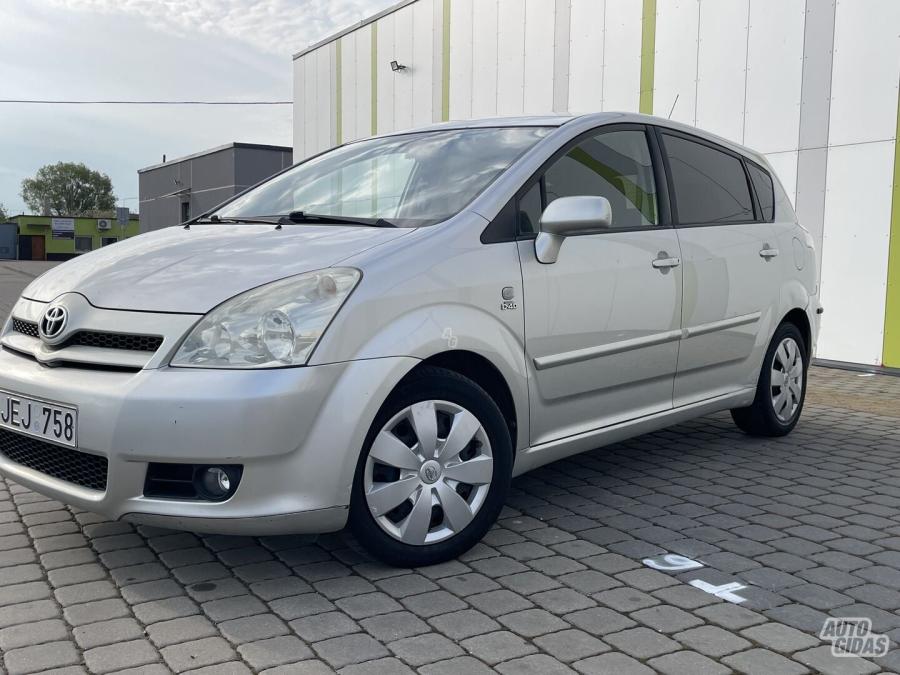 Grey Toyota Corolla Verso 2006 in Vilnius, with an engine capacity of 2.00 L and mileage of 300 thousand km for 1950 €, photo 1 on AUTOMOTO.COM.LV
