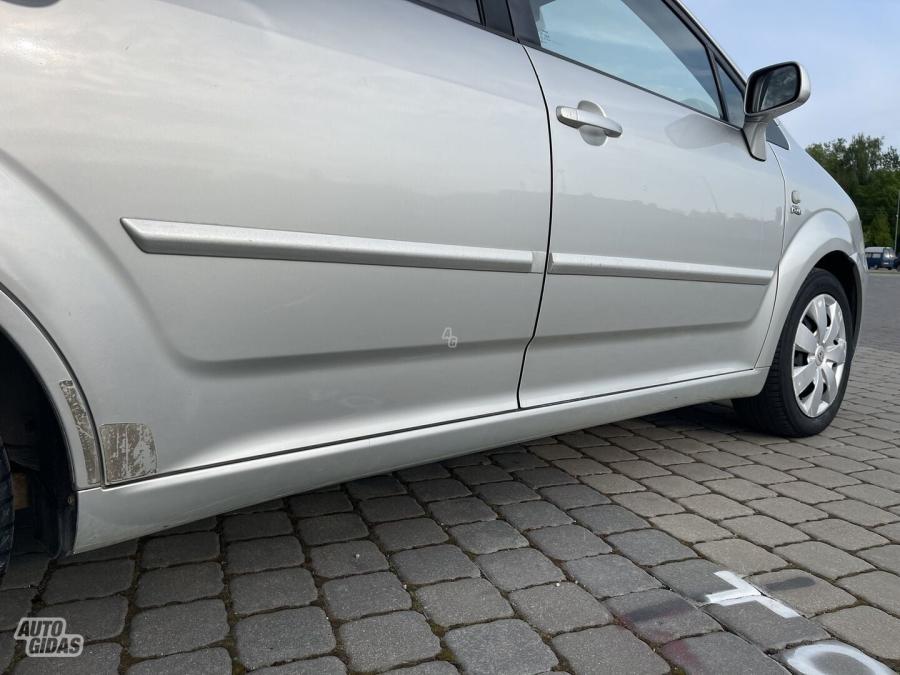 Grey Toyota Corolla Verso 2006 in Vilnius, with an engine capacity of 2.00 L and mileage of 300 thousand km for 1950 €, photo 15 on AUTOMOTO.COM.LV