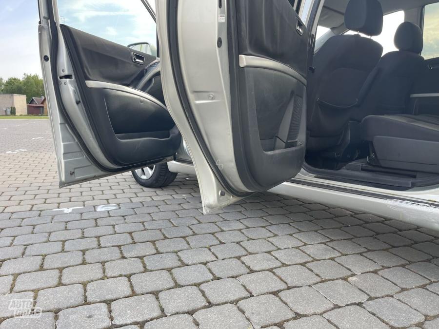 Grey Toyota Corolla Verso 2006 in Vilnius, with an engine capacity of 2.00 L and mileage of 300 thousand km for 1950 €, photo 18 on AUTOMOTO.COM.LV