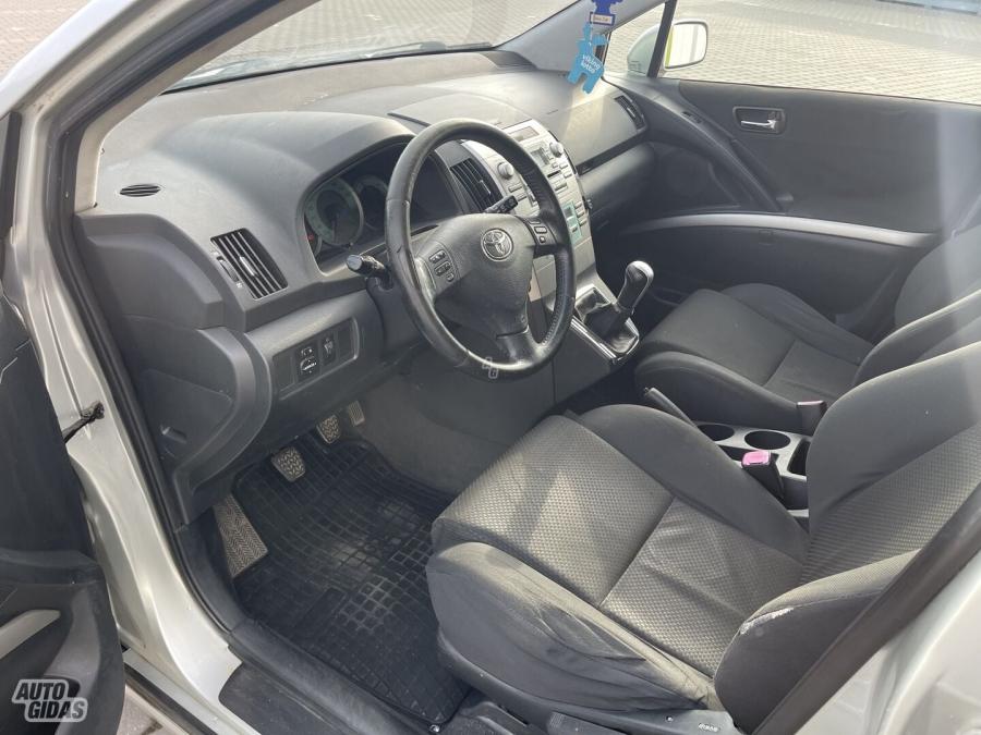 Grey Toyota Corolla Verso 2006 in Vilnius, with an engine capacity of 2.00 L and mileage of 300 thousand km for 1950 €, photo 19 on AUTOMOTO.COM.LV