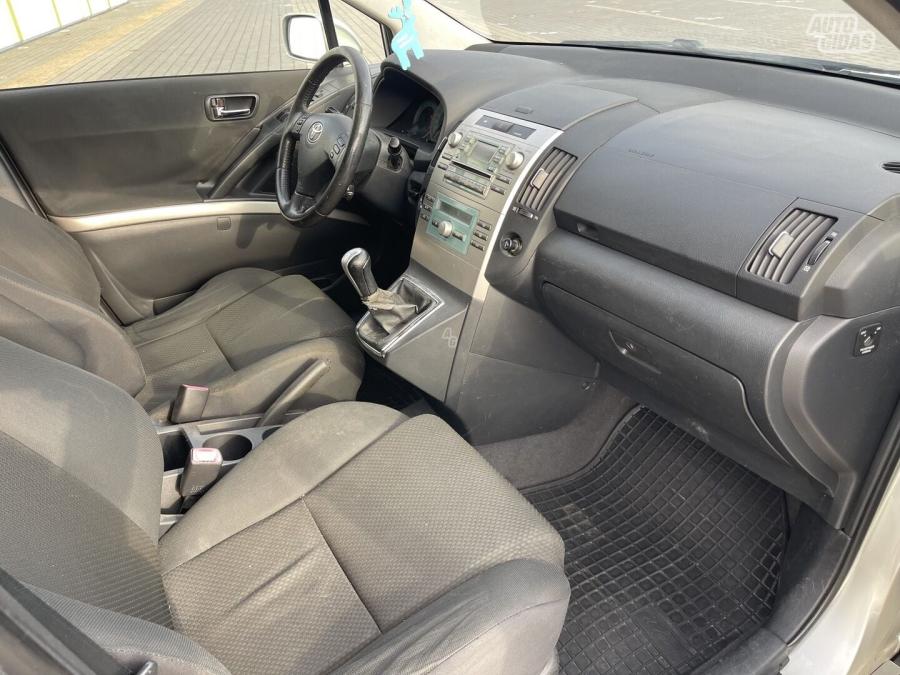 Grey Toyota Corolla Verso 2006 in Vilnius, with an engine capacity of 2.00 L and mileage of 300 thousand km for 1950 €, photo 28 on AUTOMOTO.COM.LV