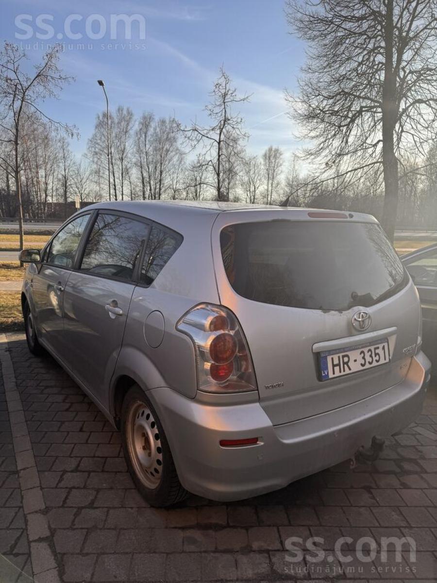 Grey Toyota Corolla Verso 2006 in Riga, with an engine capacity of 2.20 L and mileage of 334 thousand km for 1600 €, photo 4 on AUTOMOTO.COM.LV
