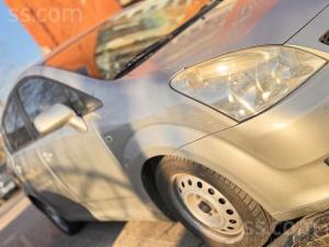 Grey Toyota Corolla Verso 2006 in Riga, with an engine capacity of 2.20 L and mileage of 334 thousand km for 1600 €, photo 5 on AUTOMOTO.COM.LV