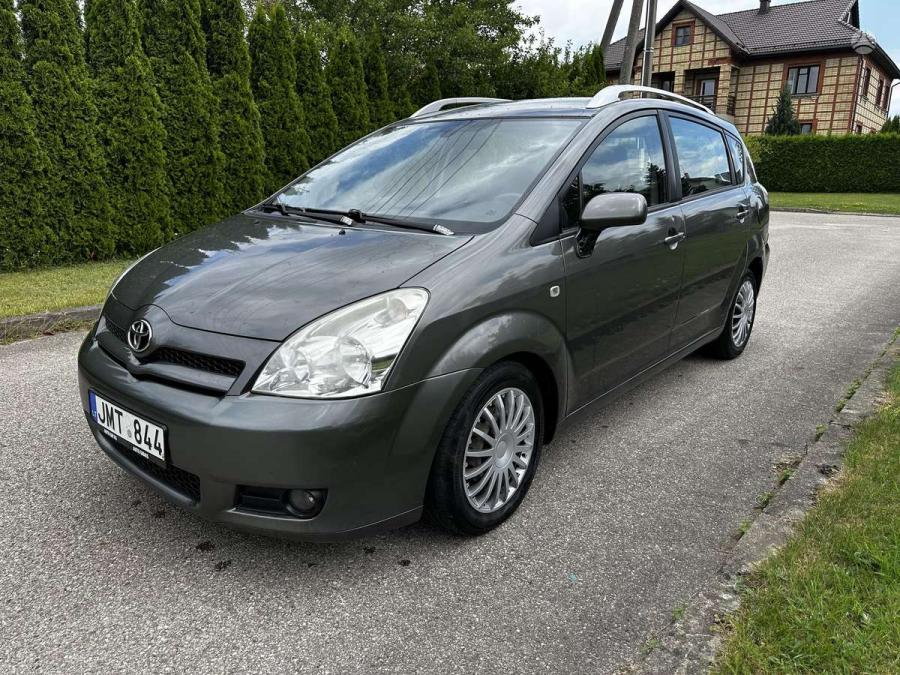 Pelēks Toyota Corolla Verso 2006 Viļņa, ar dzinēja tilpumu 0.00 L un nobraukumu 320 tūkst. km par 2000 €, foto 1 vietnē AUTOMOTO.COM.LV