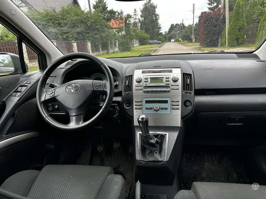 Pelēks Toyota Corolla Verso 2006 Viļņa, ar dzinēja tilpumu 0.00 L un nobraukumu 320 tūkst. km par 2000 €, foto 10 vietnē AUTOMOTO.COM.LV