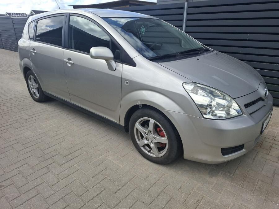 Pelēks Toyota Corolla Verso 2006 Klaipėda, ar dzinēja tilpumu 2.20 L un nobraukumu 249 tūkst. km par 1850 €, foto 1 vietnē AUTOMOTO.COM.LV