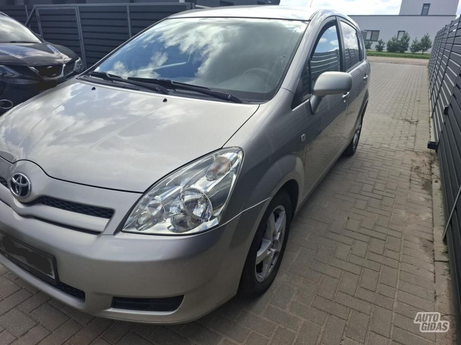 Pelēks Toyota Corolla Verso 2006 Klaipėda, ar dzinēja tilpumu 2.20 L un nobraukumu 249 tūkst. km par 1850 €, foto 3 vietnē AUTOMOTO.COM.LV