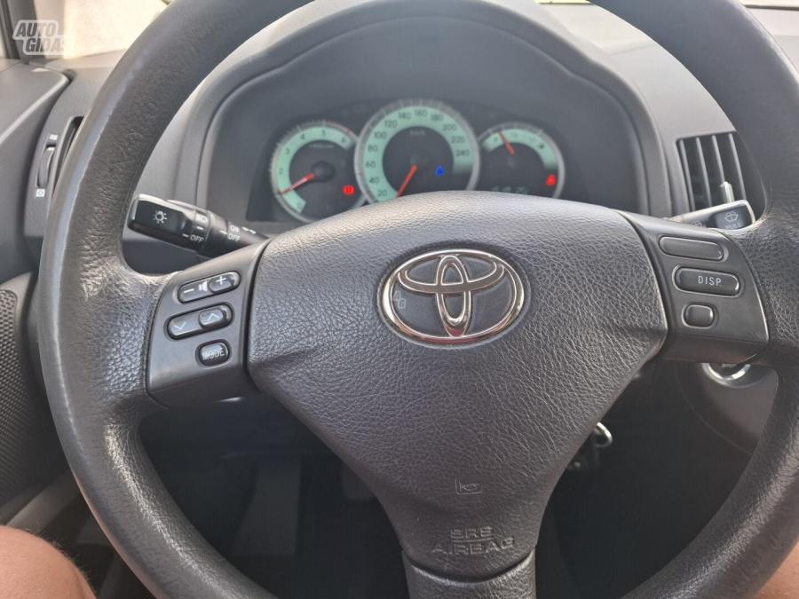 Pelēks Toyota Corolla Verso 2006 Klaipėda, ar dzinēja tilpumu 2.20 L un nobraukumu 249 tūkst. km par 1850 €, foto 9 vietnē AUTOMOTO.COM.LV