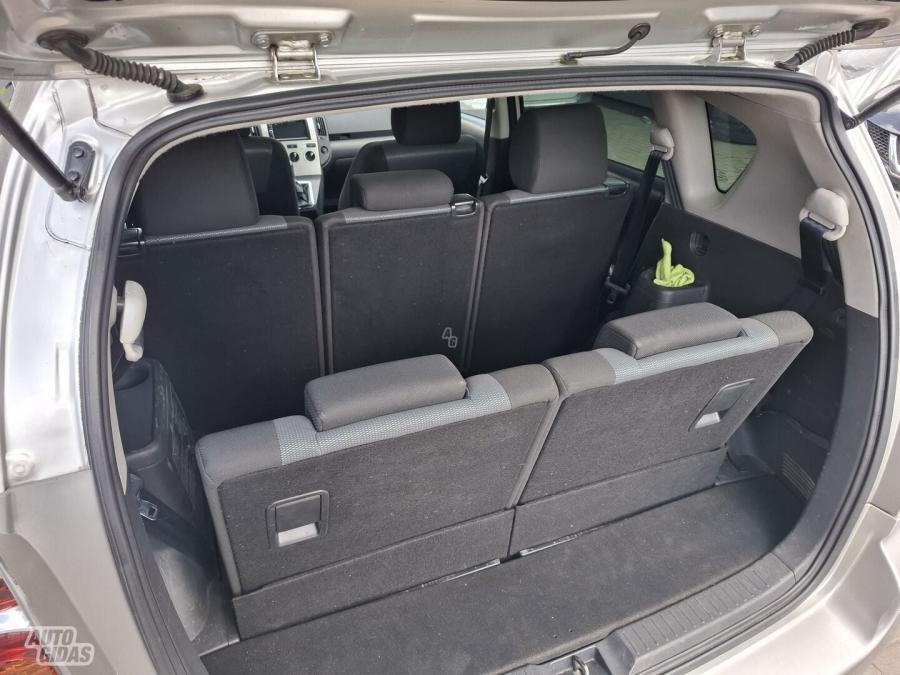 Pelēks Toyota Corolla Verso 2006 Klaipėda, ar dzinēja tilpumu 2.20 L un nobraukumu 249 tūkst. km par 1850 €, foto 12 vietnē AUTOMOTO.COM.LV