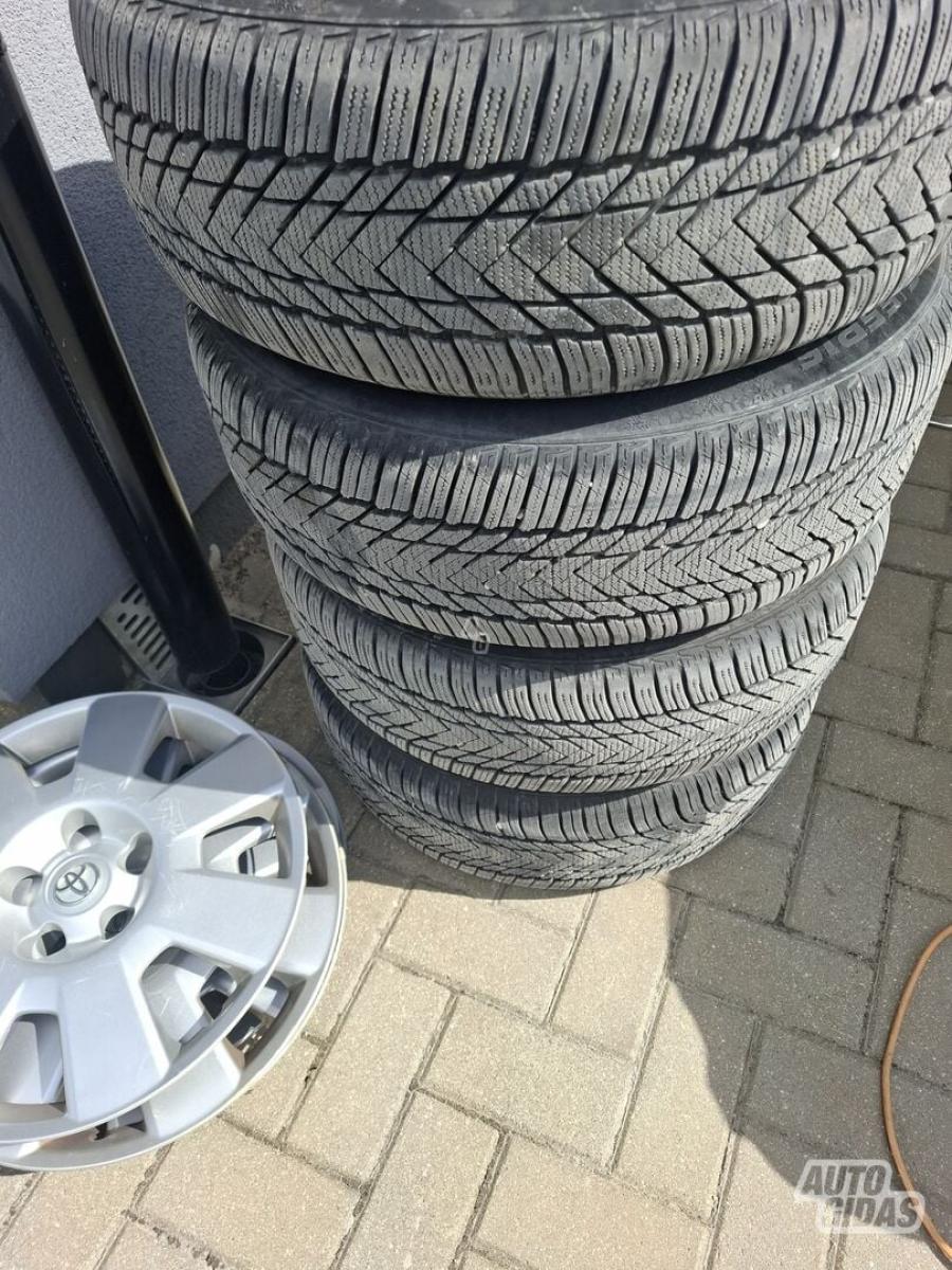 Pelēks Toyota Corolla Verso 2006 Klaipėda, ar dzinēja tilpumu 2.20 L un nobraukumu 249 tūkst. km par 1850 €, foto 18 vietnē AUTOMOTO.COM.LV