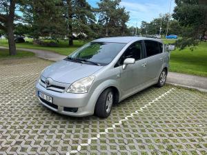 Pelēks Toyota Corolla Verso 2006 Tallina, ar dzinēja tilpumu 2.20 L un nobraukumu 288 tūkst. km par 1990 €, foto 1 vietnē AUTOMOTO.COM.LV