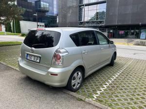 Pelēks Toyota Corolla Verso 2006 Tallina, ar dzinēja tilpumu 2.20 L un nobraukumu 288 tūkst. km par 1990 €, foto 6 vietnē AUTOMOTO.COM.LV