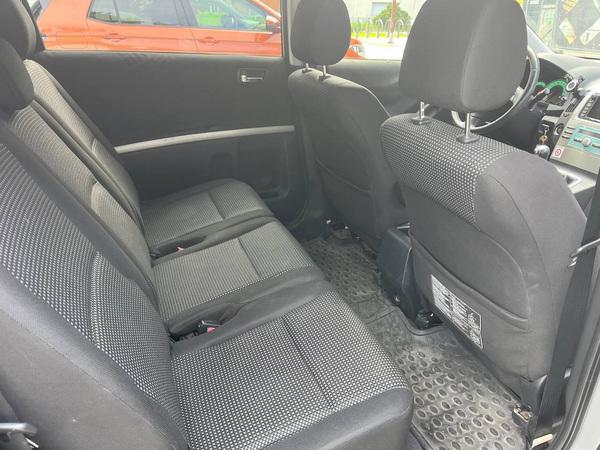 Pelēks Toyota Corolla Verso 2006 Tallina, ar dzinēja tilpumu 2.20 L un nobraukumu 288 tūkst. km par 1990 €, foto 11 vietnē AUTOMOTO.COM.LV