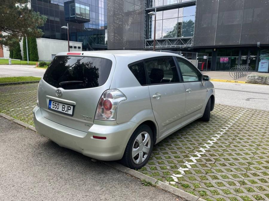 Pelēks Toyota Corolla Verso 2006 Tallina, ar dzinēja tilpumu 2.20 L un nobraukumu 288 tūkst. km par 1990 €, foto 19 vietnē AUTOMOTO.COM.LV