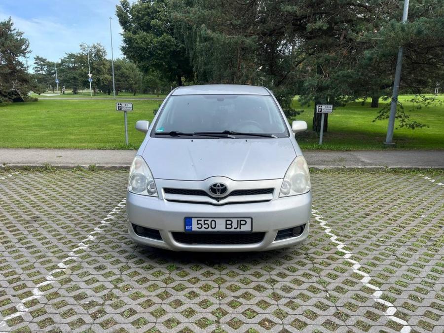 Pelēks Toyota Corolla Verso 2006 Tallina, ar dzinēja tilpumu 2.20 L un nobraukumu 288 tūkst. km par 1990 €, foto 22 vietnē AUTOMOTO.COM.LV