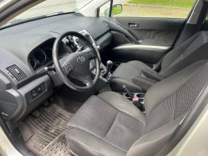 Pelēks Toyota Corolla Verso 2006 Tallina, ar dzinēja tilpumu 2.20 L un nobraukumu 288 tūkst. km par 1990 €, foto 23 vietnē AUTOMOTO.COM.LV
